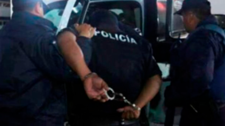 Burzaco: detuvieron a dos policías que se movilizaban en un auto robado ...